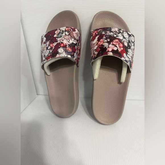 Under Armour | Shoes | New Floral Under Armor Comfortable Slide Sandals ...